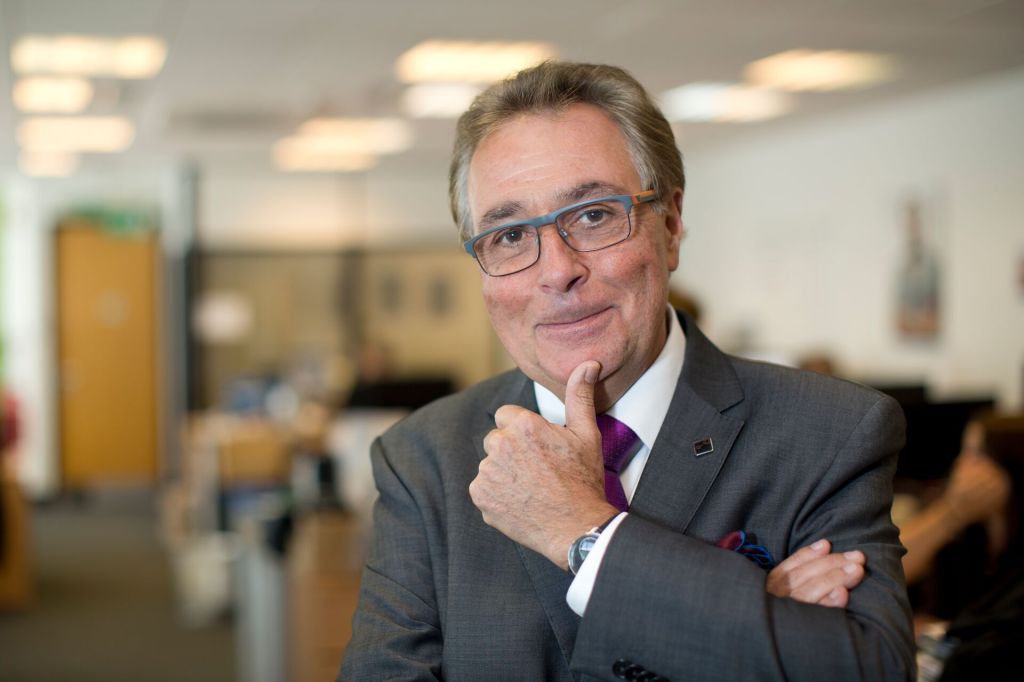 Entrevista con Alejandro Madrigal: científico mexicano y referente ...